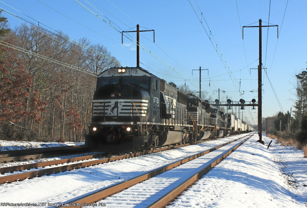 NS 6779 and train 24M